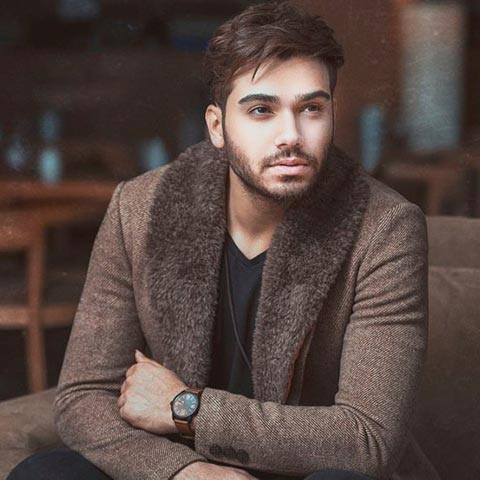 دانلود آهنگ اینجا کنارم یه آدمه که حسی بهش اصلا ندارم سینا درخشنده